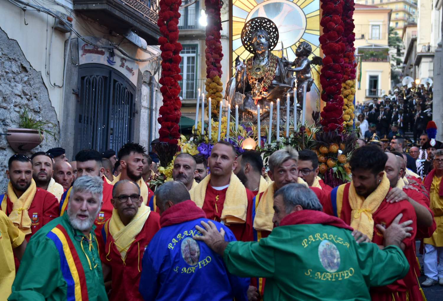 La festa di San Matteo a Salerno come da tradizione con fuochi, fiera e ...